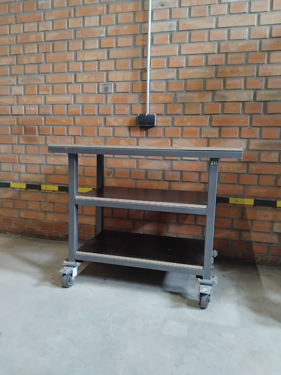 Wheeled table – Workplace organization